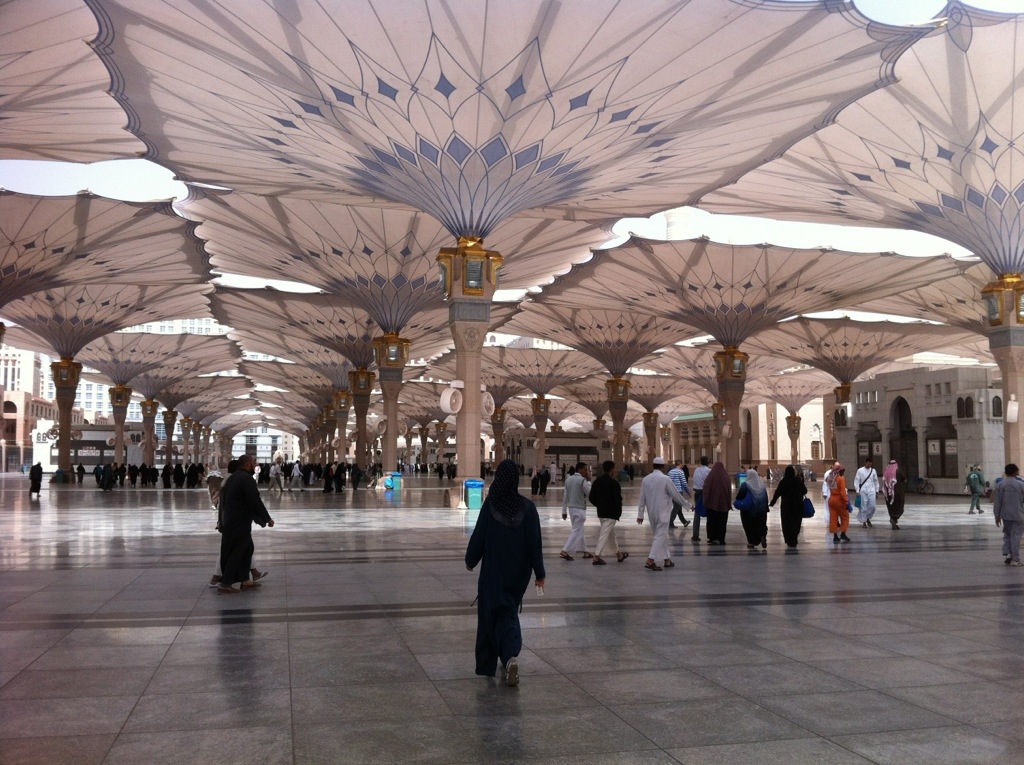 Retractable Umbrellas at Madinah – talha.com
